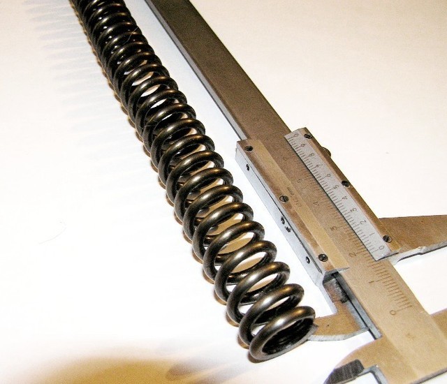 Пружина нажимная 3 х 18,5 х 270 х 39. Пружина для Сometa Fenix 400 ...