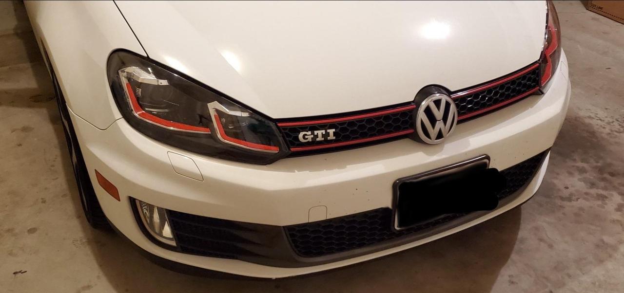 Передние фары VW Golf 6 тюнинг Led оптика стиль GTI 7.5 (красная полоса ...