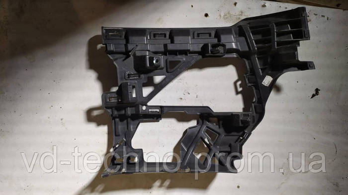 Купить Кронштейн крепления переднего бампера правый Volkswagen Golf 7 ...