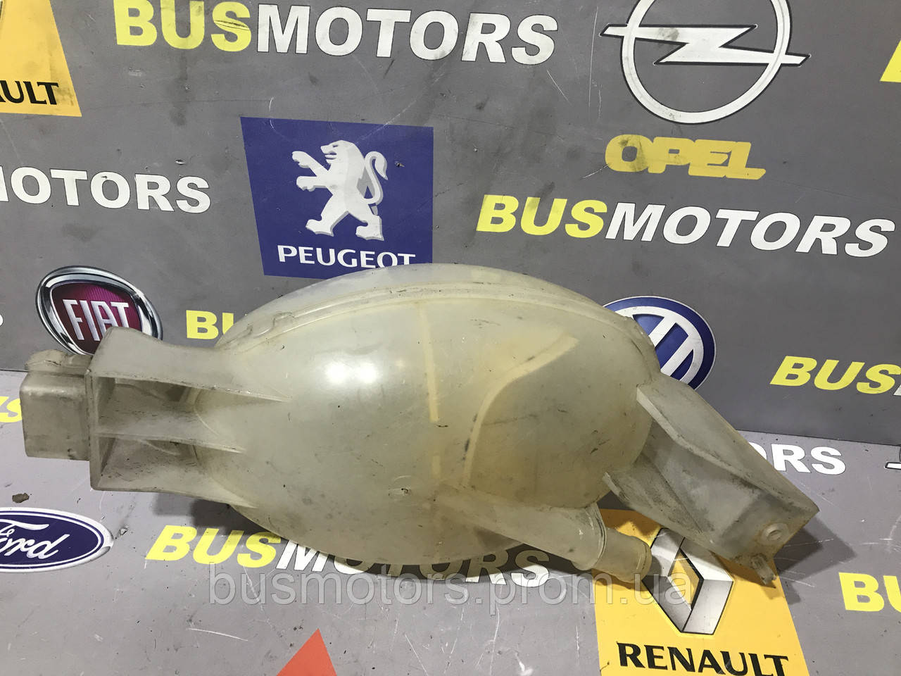 Купити Розширювальний бачок Renault Master 3 217100015R, ціна 800 грн ...