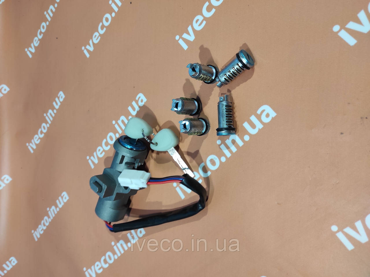 Замок запалювання і комплект личинок Iveco Stralis Trakker ASTRA HD8 ...