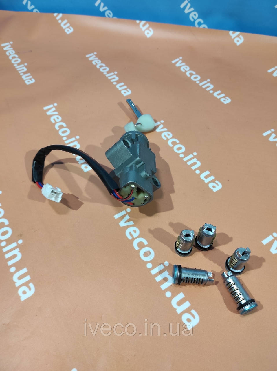 Замок запалювання і комплект личинок Iveco Stralis Trakker ASTRA HD8 ...