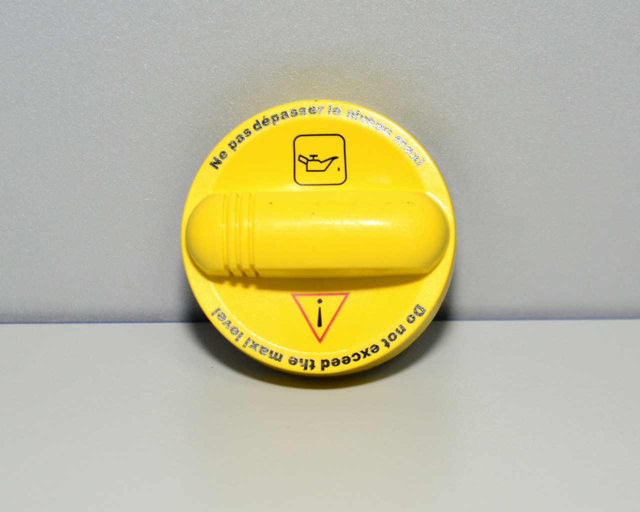 Крышка маслозаливной горловины на Renault Trafic II 2006->2014 2.0dCi+2 ...