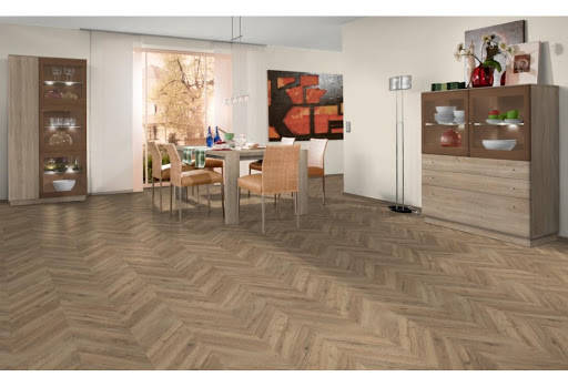 Ламинат Egger PRO Kingsize Дуб Риллингтон темный EPL012 32 класс 8мм толщина елочка без фаски ...