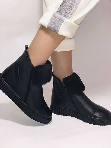 Erisses. Зимові черевики на натуральному хутрі на низькій підошві ...