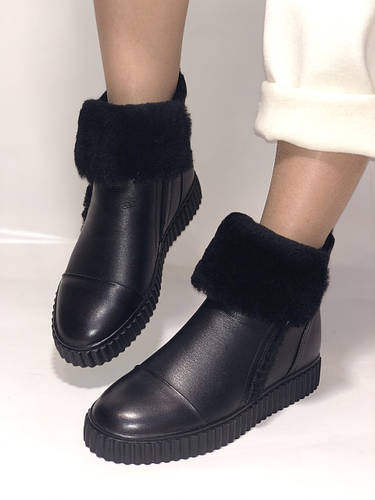 Erisses. Зимові черевики на натуральному хутрі на низькій підошві ...