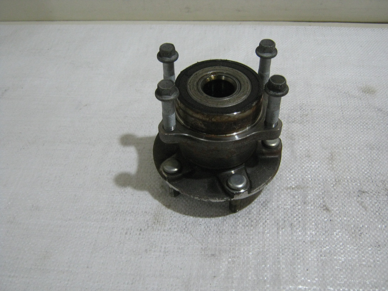 Купить Ступица задняя Subaru Outback 2015 г. B15 BS USA 28473AL00A ...