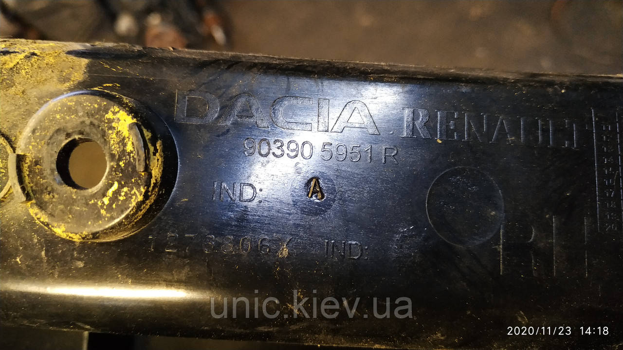 Накладка куточок правого ліхтаря Рено Логан MCV 2 б/в (903905951R) (ID ...