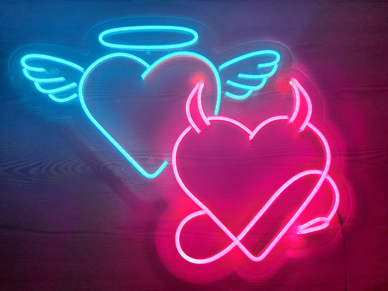 Неоновая табличка Angel vs Demon 55х43см, цена 3650 грн — Prom.ua (ID ...