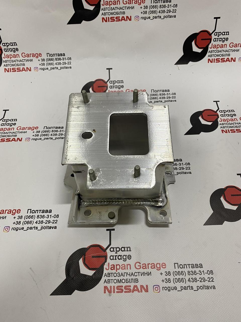 Купить Кронштейн переднего усилителя бампера правый Infiniti QX60 ...