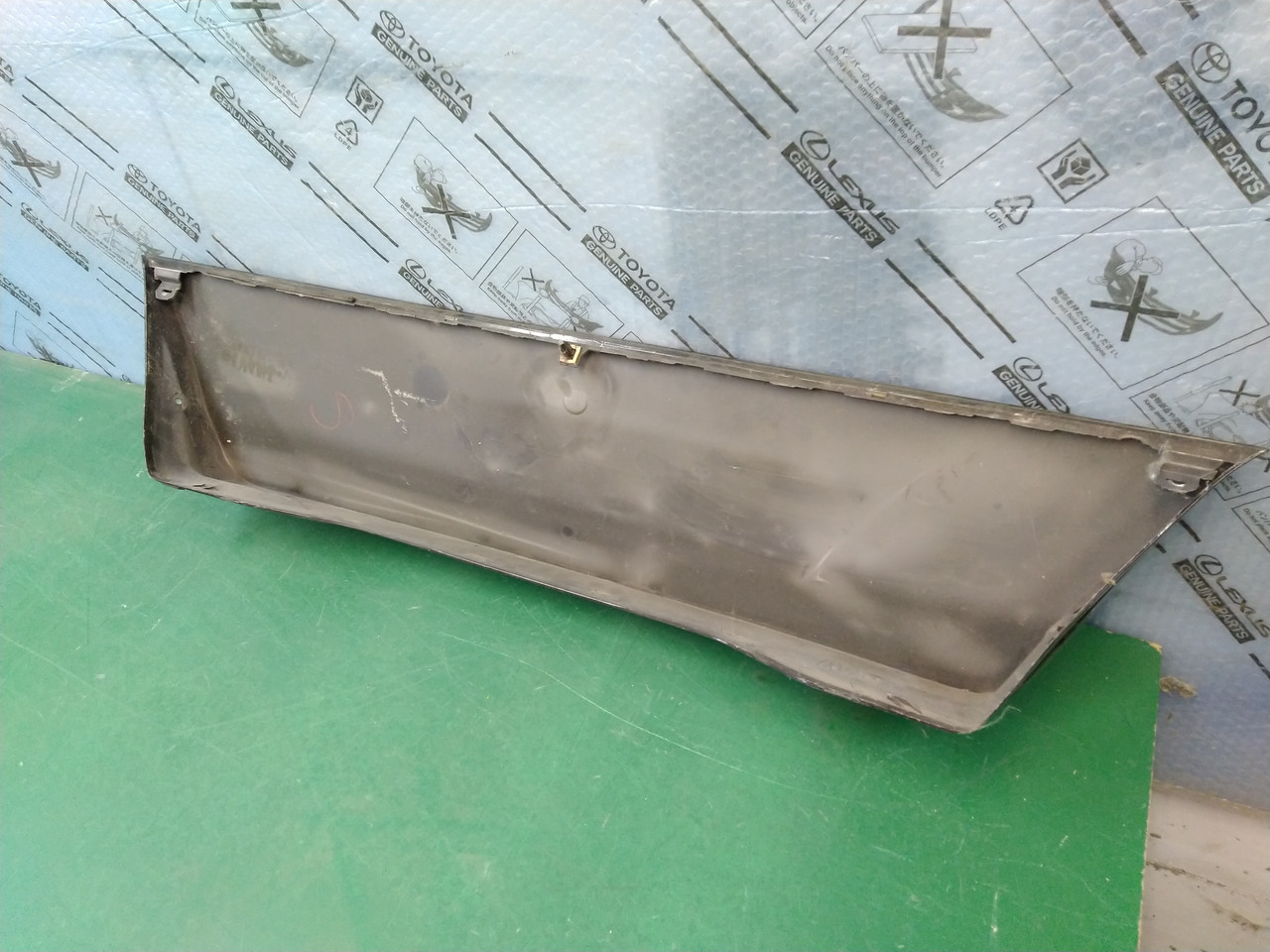 Купить Накладка молдинг крышки багажника Пежо Peugeot 508 трещинка ...