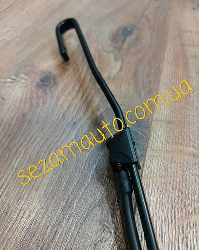 Щеткодержатель рычаг дворника левый с распылителем ЛТ 96-06 9018200044 ...