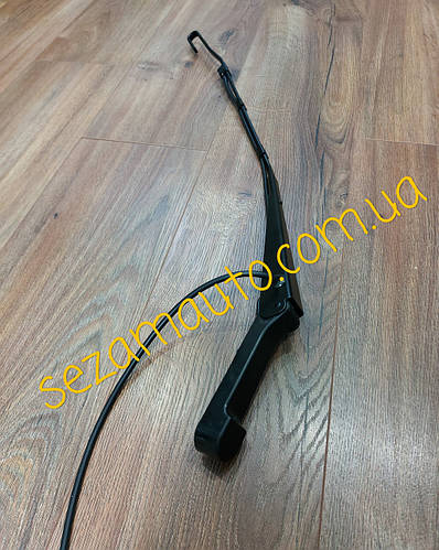 Щеткодержатель рычаг дворника левый с распылителем ЛТ 96-06 9018200044 ...