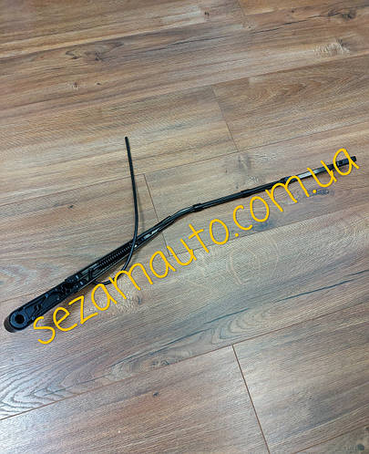 Щеткодержатель рычаг дворника левый с распылителем ЛТ 96-06 9018200044 ...