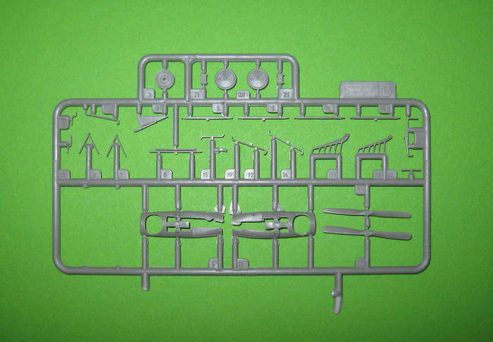 Пластикова модель 1/72 Roden 001 Німецький винищувач-біплан Albatros D ...