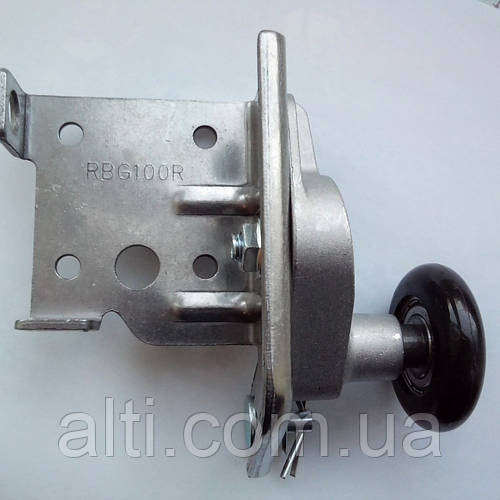 Кронштейн нижний с роликом RBG100R для ворот секционных Alutech, цена ...