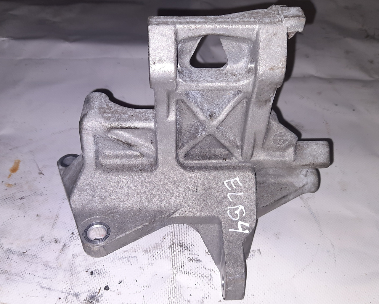 Кронштейн компрессора кондиционера Subaru Impreza G12 G22 Exiga Y10 ...