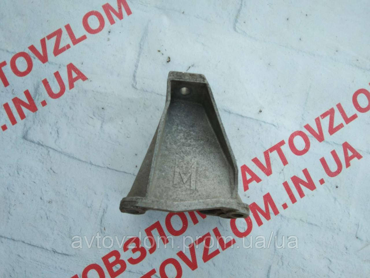 Кронштейн Коробки Передач для Volkswagen Passat B5 8D0399113AB — Купить ...