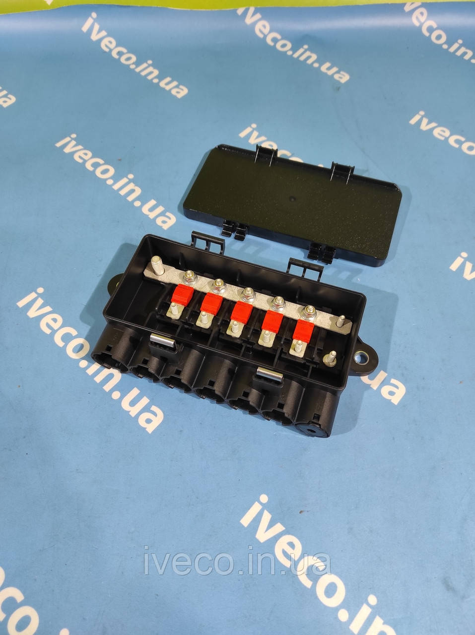 Блок предохранителей 30А Iveco Trakker Ивеко Тракер 504071256 41221026 ...