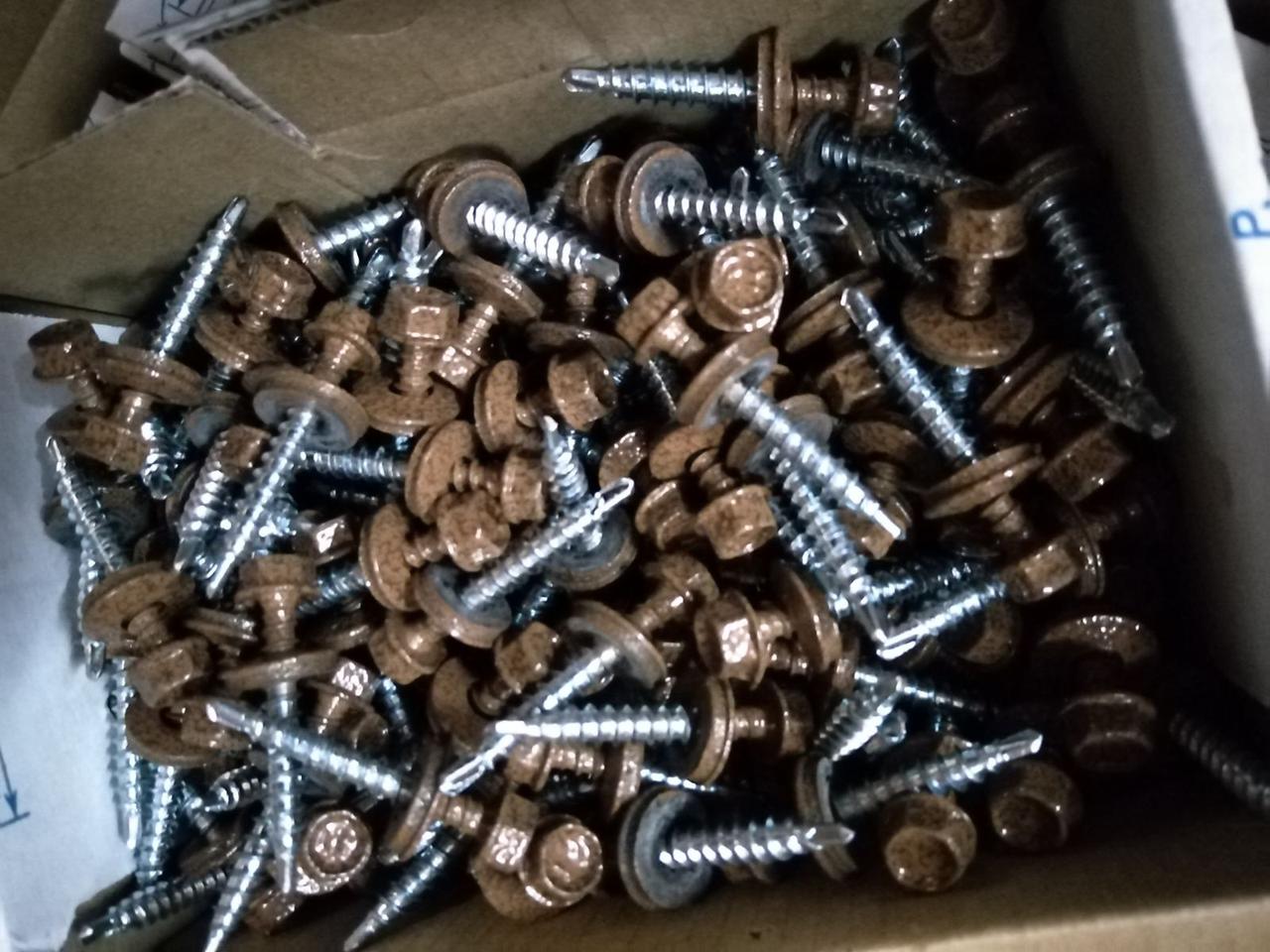 Саморез кровельный RAL 0001 4,8Х19 золотой дуб по металлу (250 шт/уп ...