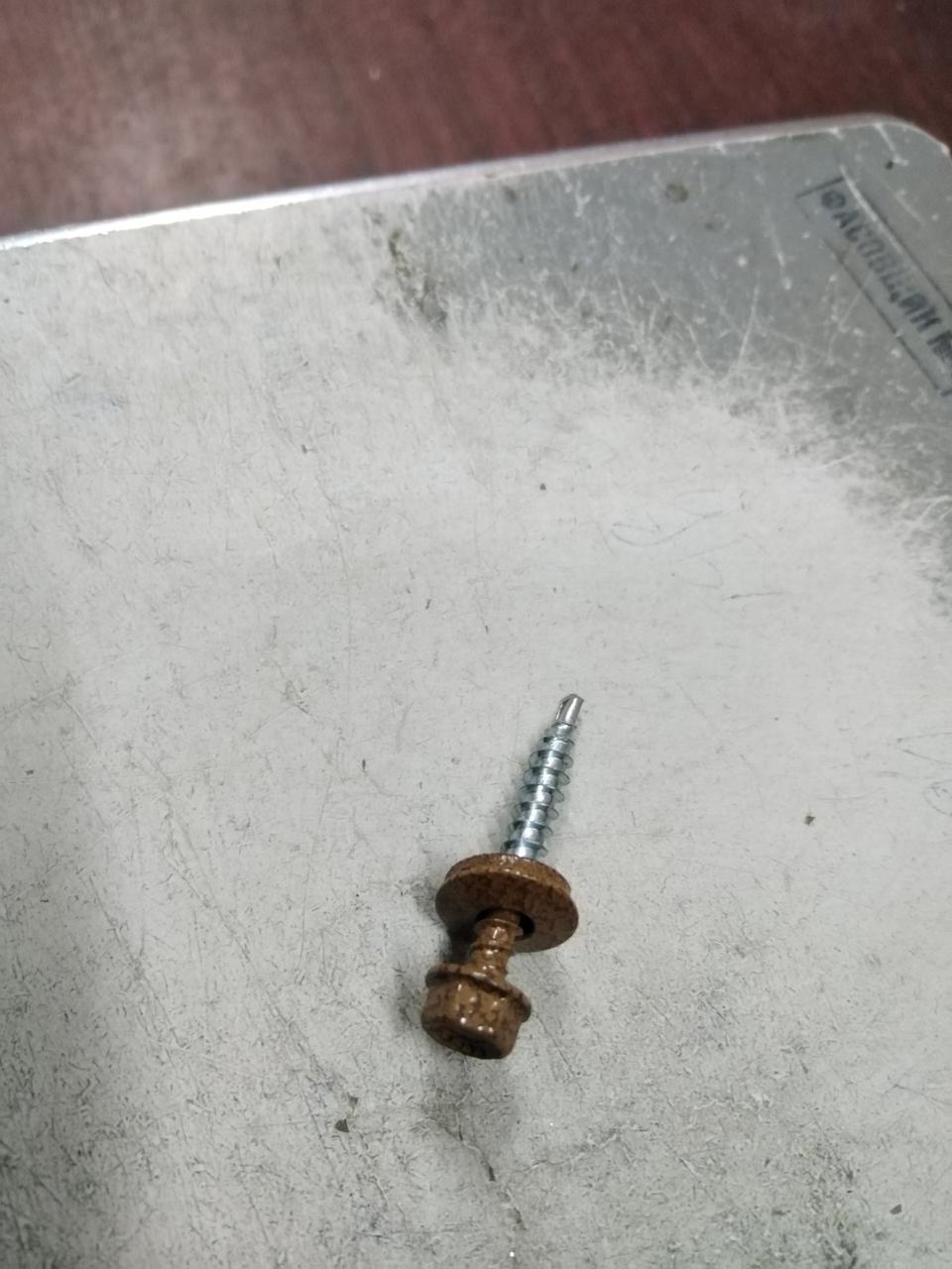 Саморез кровельный RAL 0001 4,8Х19 золотой дуб по металлу (250 шт/уп ...