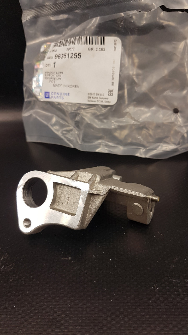 Купить Кронштейн датчика положения коленвала Нексия 16 кл GM Корея ...