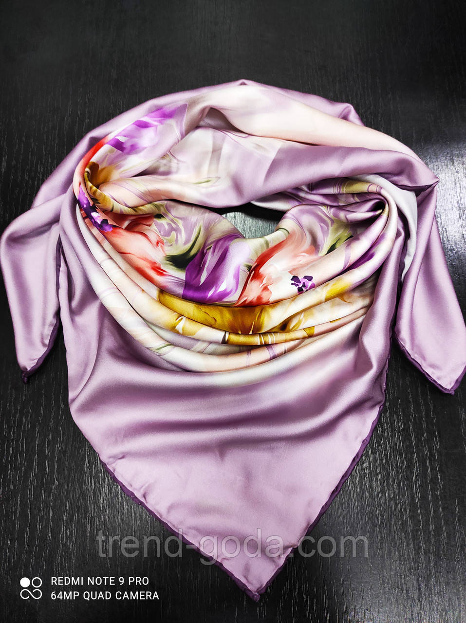 Хустка шовкова жіноча на шию на голову косинка у зачіску на сумку платок атласний 90х90