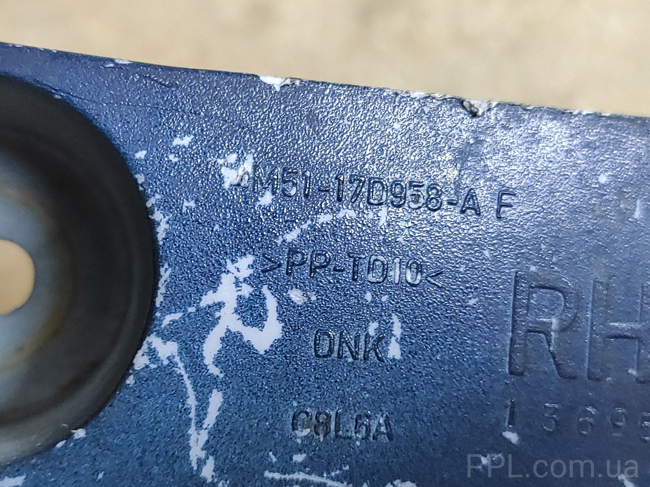 Ford Focus Mk2 2004-2008 кронштейн переднего бампера правый 4M51-17D958 ...