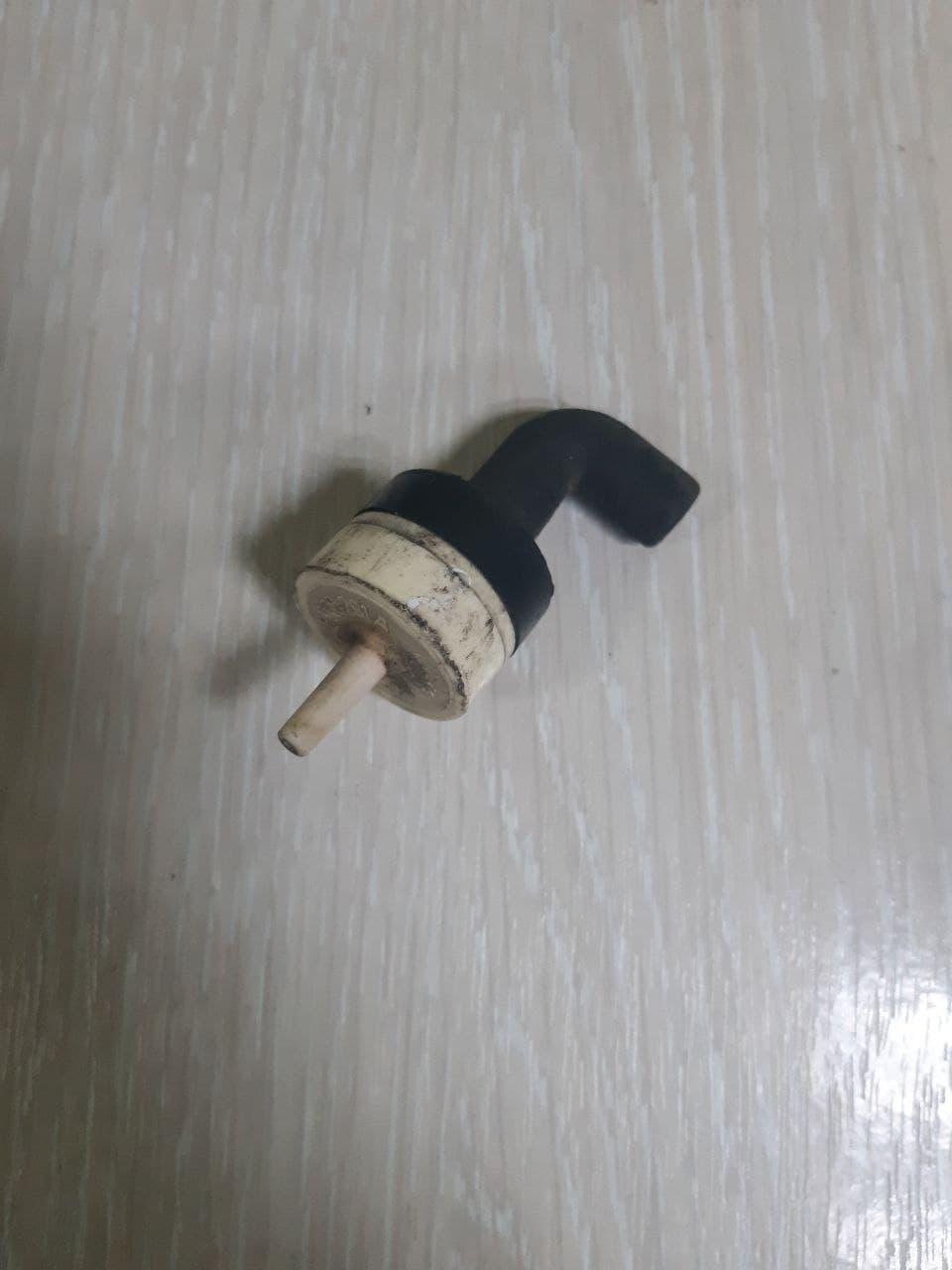 Клапан обратный пневматический Audi A6 C4 046905291A (ID#1375138842 ...