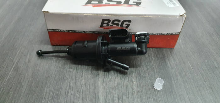 Циліндр зчеплення головний BSG 90-425-005 VOLKSWAGEN CADDY 03->, AUDI A ...