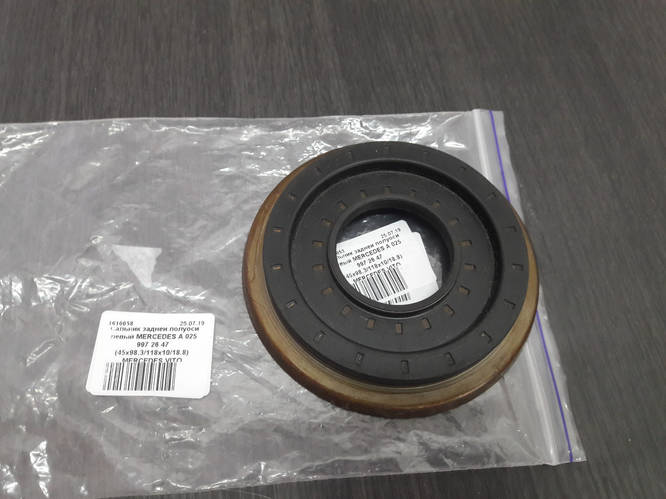 Сальник задней полуоси левый MERCEDES A 025 997 26 47 45x98.3/118x10/18 ...