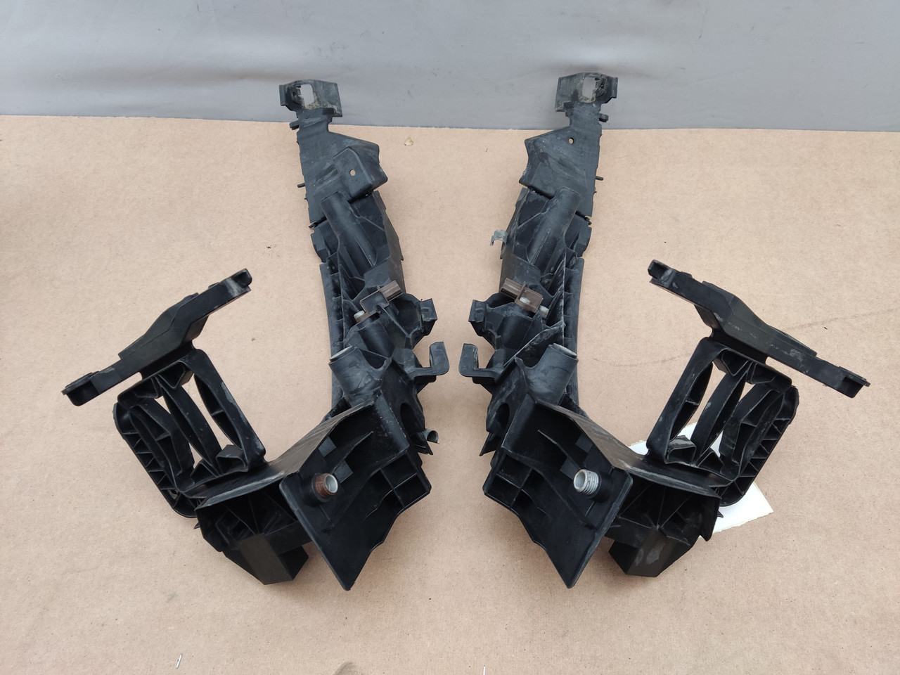 Напрямна переднього бампера права Audi Q5 8R0807284C VAG, ціна 1823 грн ...