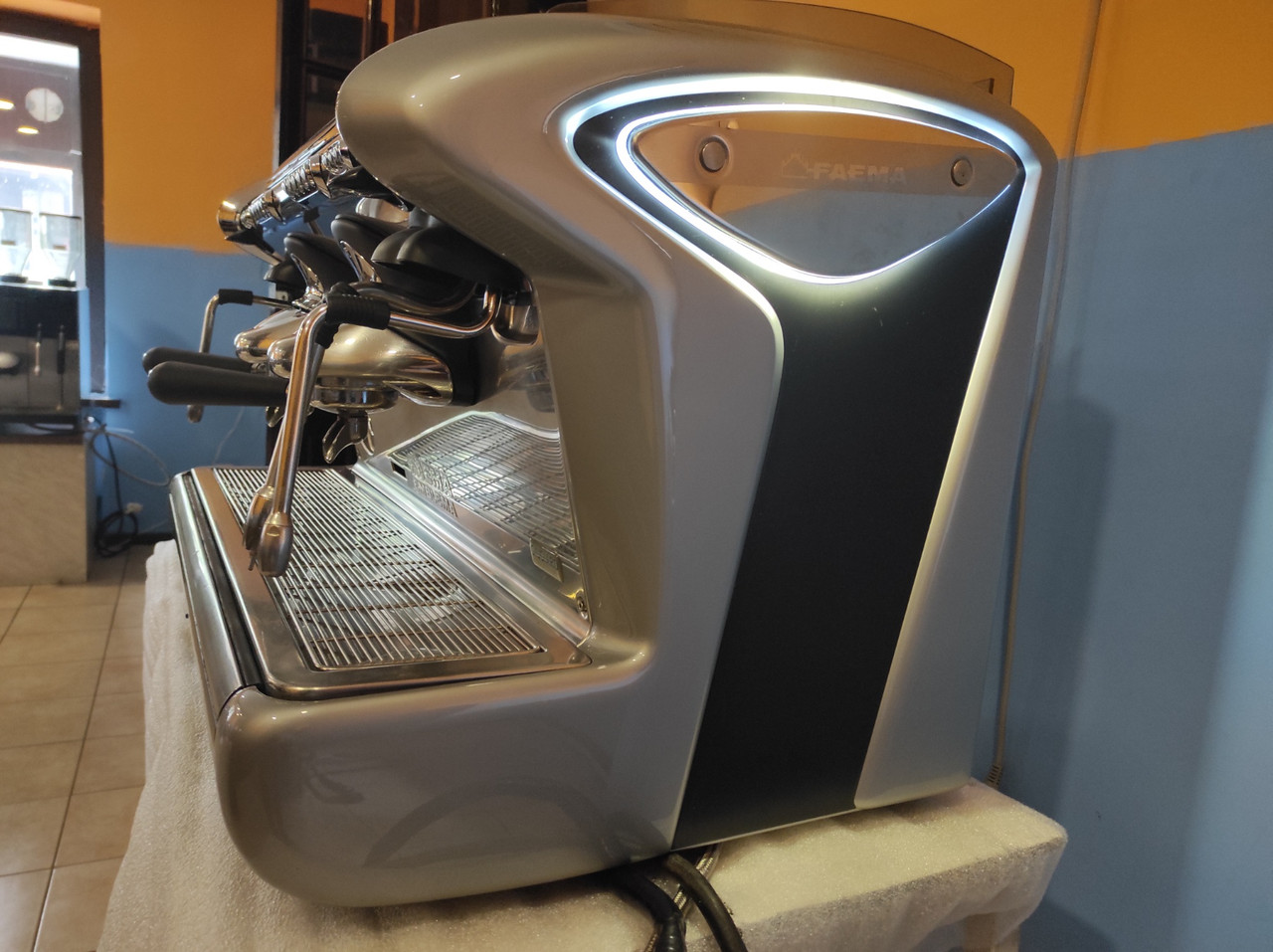 Кофемашина Faema Emblema A2 Б/У, ціна 76260 грн — Prom.ua (ID#1419891602)