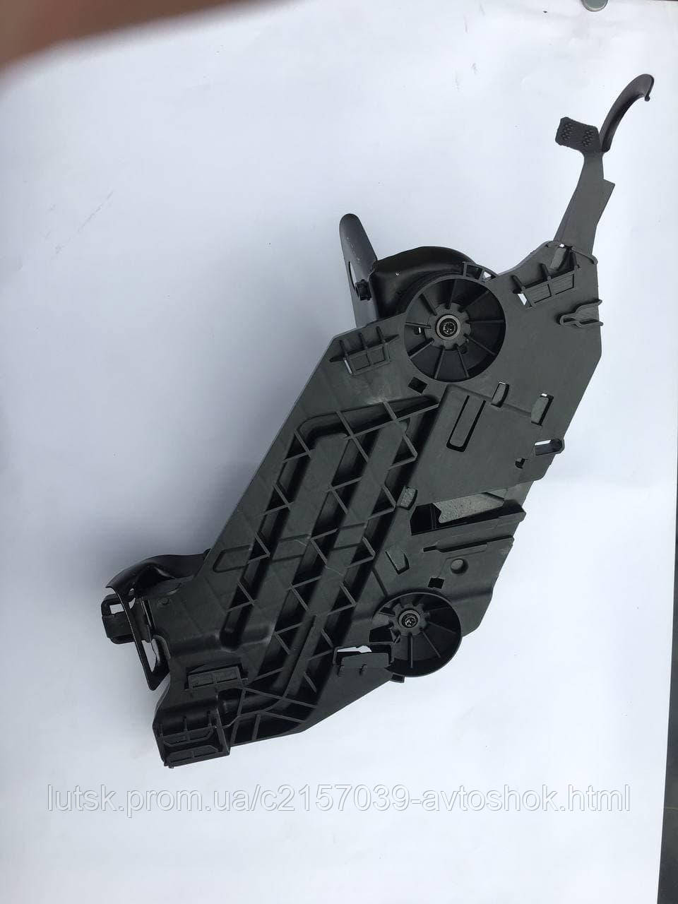 Кронштейн крепление фары (левый, правый) Skoda Octavia A5 FL (2009-2013 ...