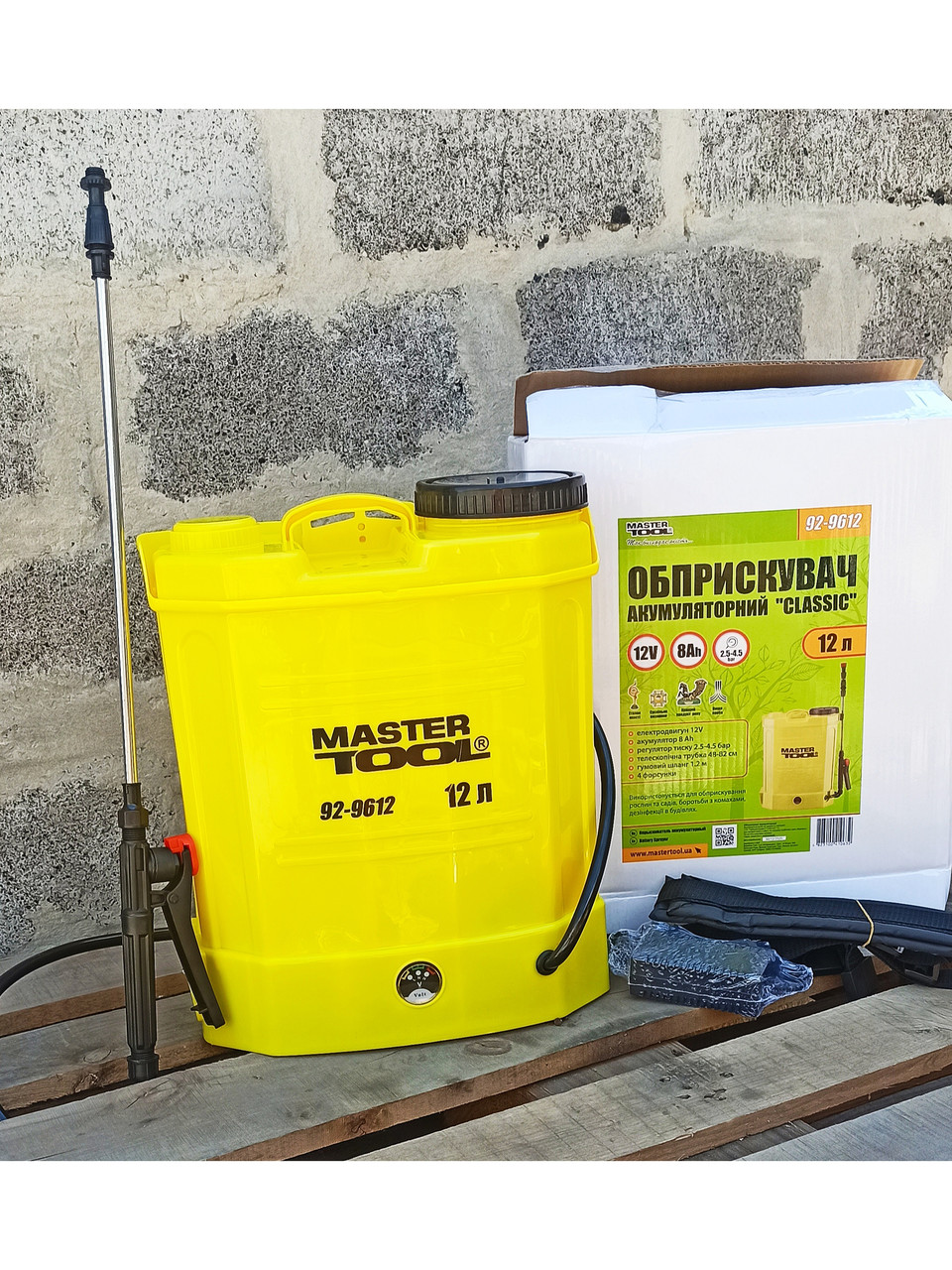 Купити Оприскувач аккумуляторный MasterTool Classic 12 л, 12 V, 8 А/Ч 92-9612, ціна 1400 ...