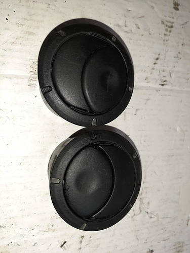 Б/у Деталі панелі (дефлектор) 687606316R,8200212480 Renault Master ...