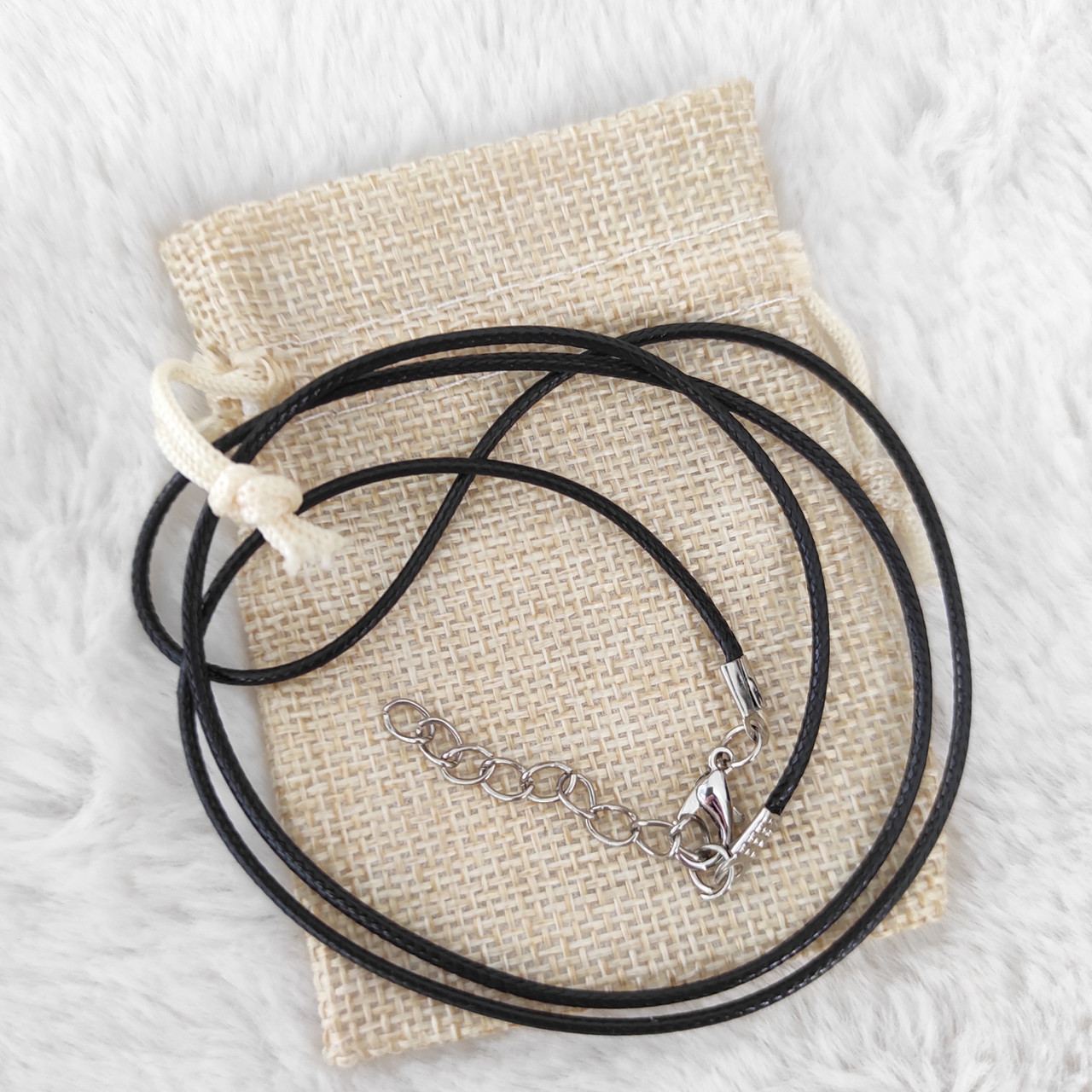 Шнурок для кулона - черный экошелк длина 60 + 5 сантиметров, толщина 2 ...