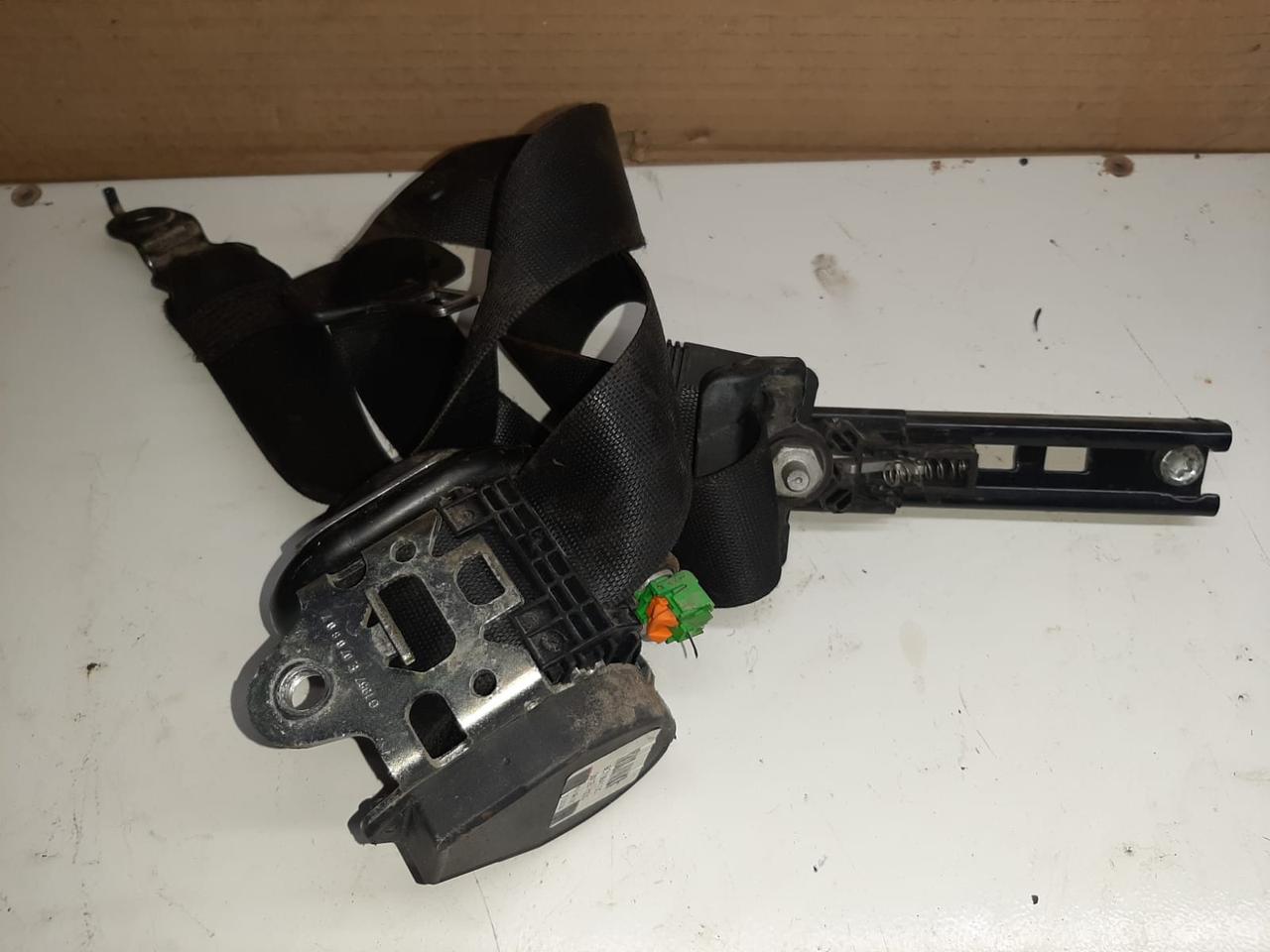 Купити Б/у Ремінь безпеки з піропатроном 9068600285,601384100 Mercedes ...