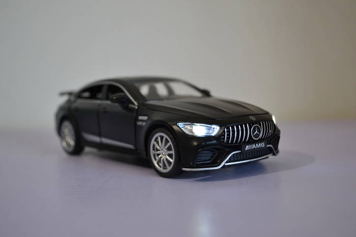 Мерседес AMG GT 63 модель металева колекційна зі спецефектами масштаб 1 ...
