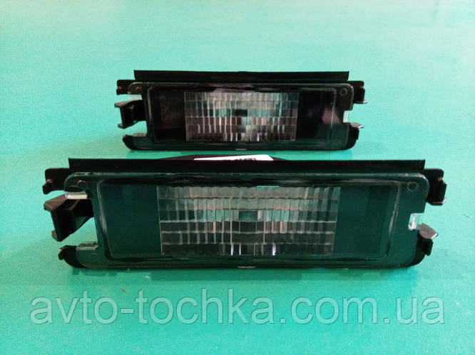 Фонарь подсветки номерного знака Рено Сандеро, Рено Логан, Рено Дачия ...