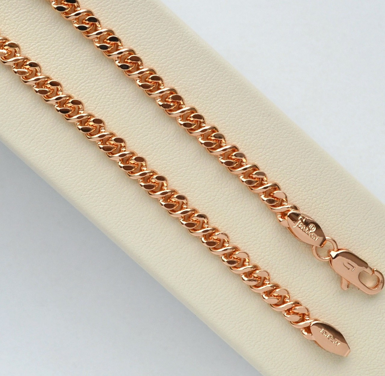 Цепочка плетение восьмерка покрытие золотом 18к. длина 55 см. ширина 2. ...