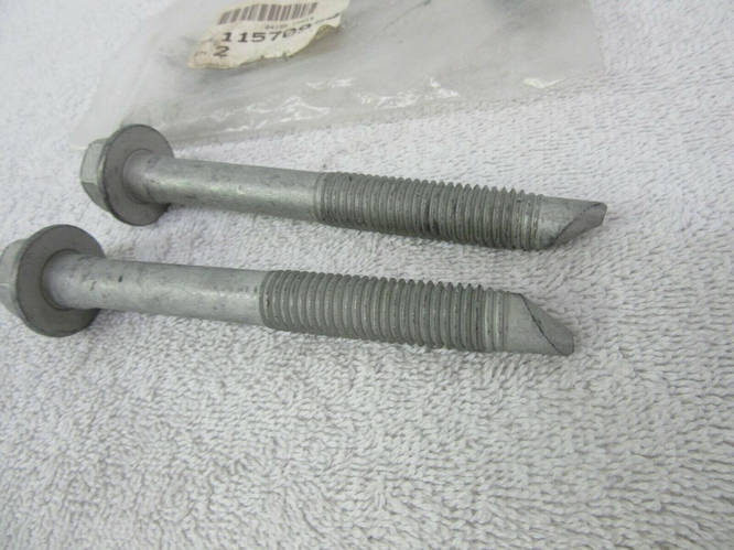 Болт сайлентблока подрамника GM 11570926 OPEL Astra-J Insignia ...