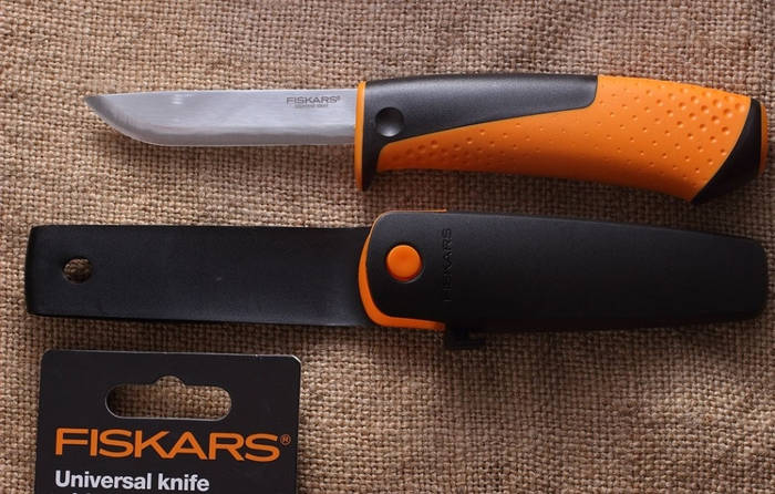 Универсальный Нож с чехлом-точилкой Fiskars (1023618) Нержавеющая сталь ...