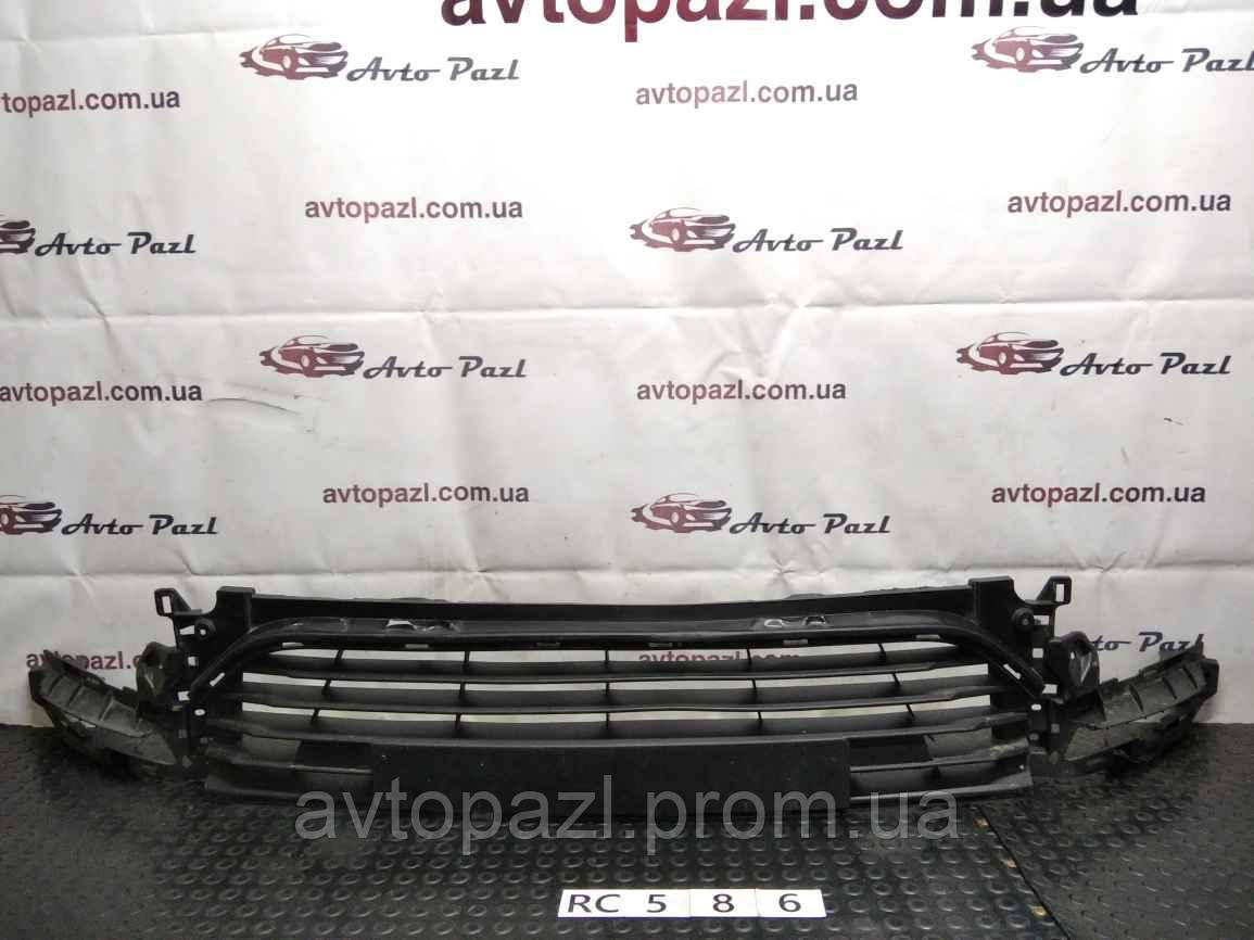 RC0586 622541048r решетка бампера есть места ремонта (пайка) Renault ...