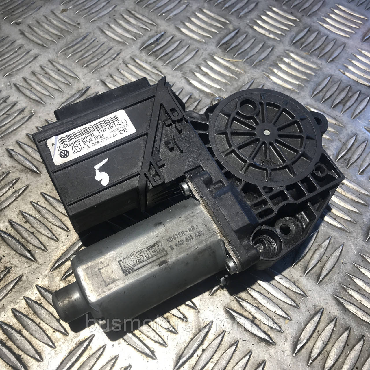 Купити Моторчик склопідіймача передньої правої двері Volkswagen ...