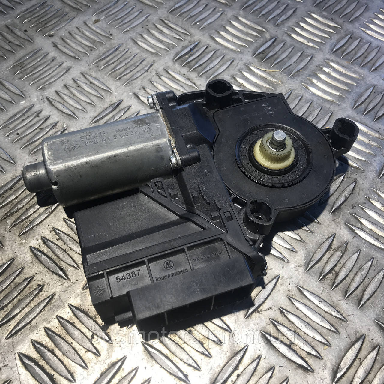 Купити Моторчик склопідіймача передньої правої двері Volkswagen ...