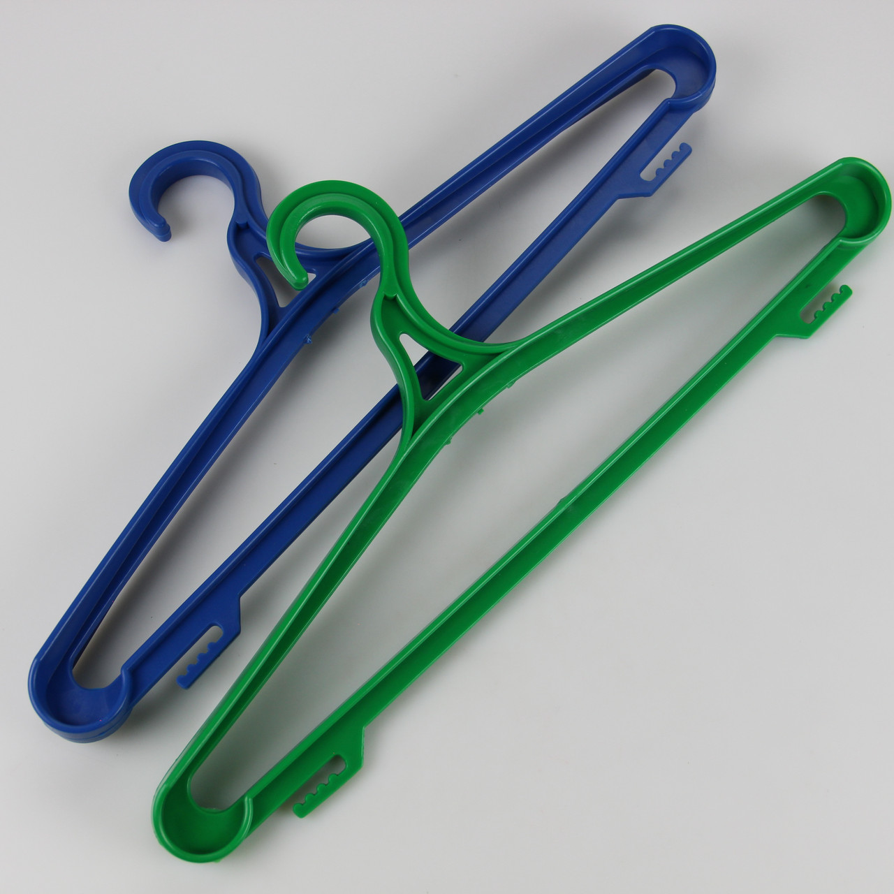 Вешалка тремпель для одежды 45 см с пластиковым крючком цвет ассорти ...