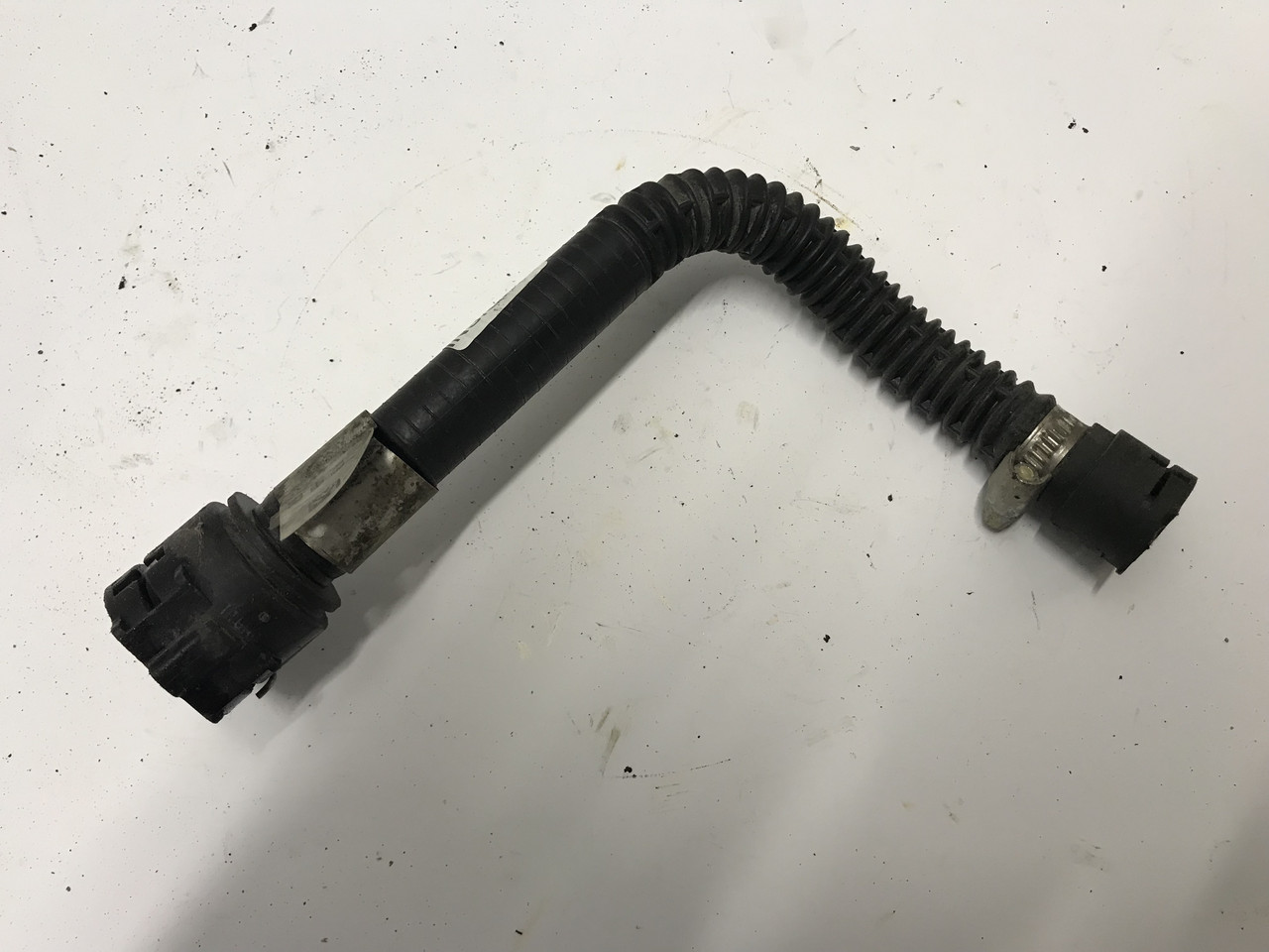 Купить Шланг, патрубок, трубка маслоохладителя теплообменника впускной ...