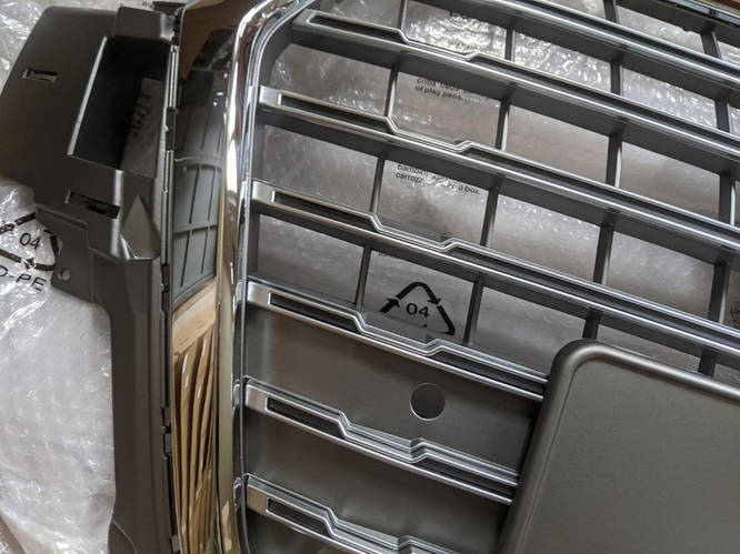 Решетка радиатора Audi Q7 4M (16-19) стиль SQ7 (хром + серебро), цена ...