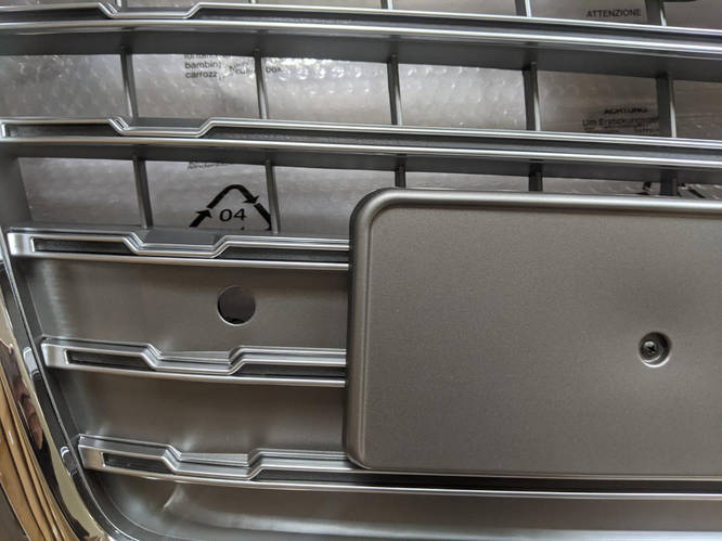 Решетка радиатора Audi Q7 4M (16-19) стиль SQ7 (хром + серебро), цена ...